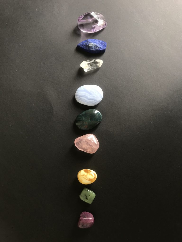 Chakren und Edelsteine - Elisabeth Weyand